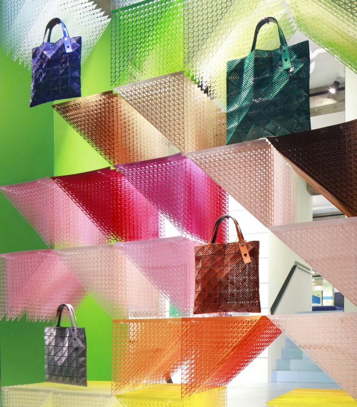 AMBIENTES | Rainbow Moiré por Emmanuelle Moureaux