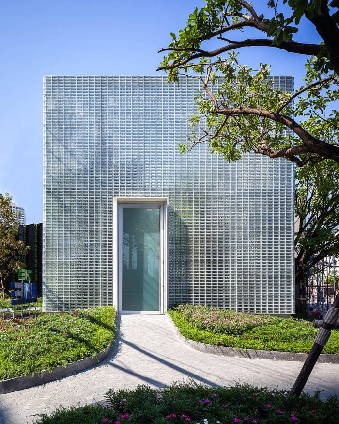 AMBIENTES | The Glass Fortress por Archismith Architects