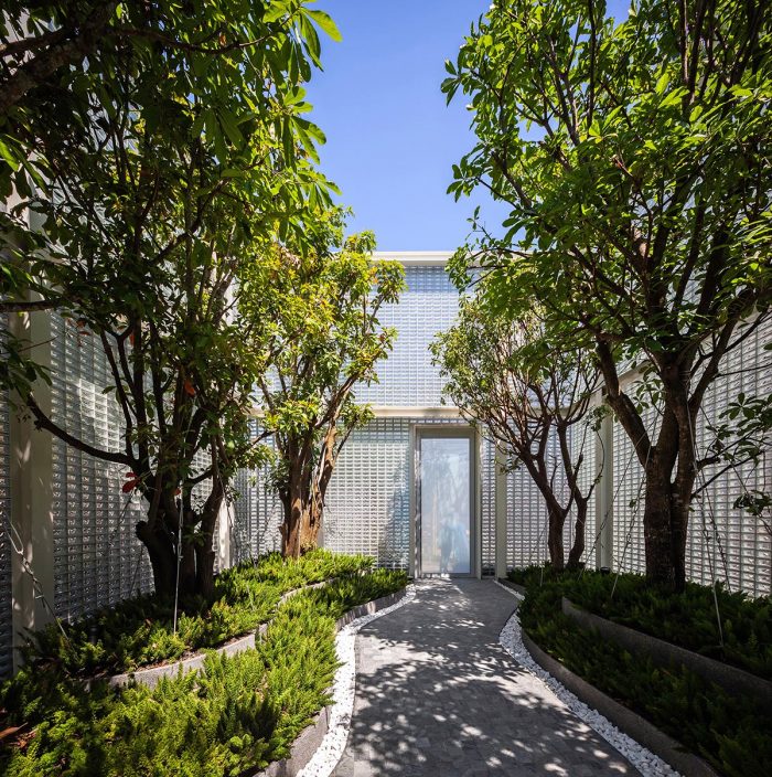 AMBIENTES | The Glass Fortress por Archismith Architects