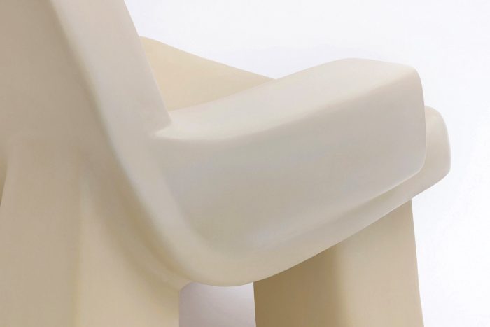 AMBIENTES | Fudge chair por el estudio británico Faye Toogood