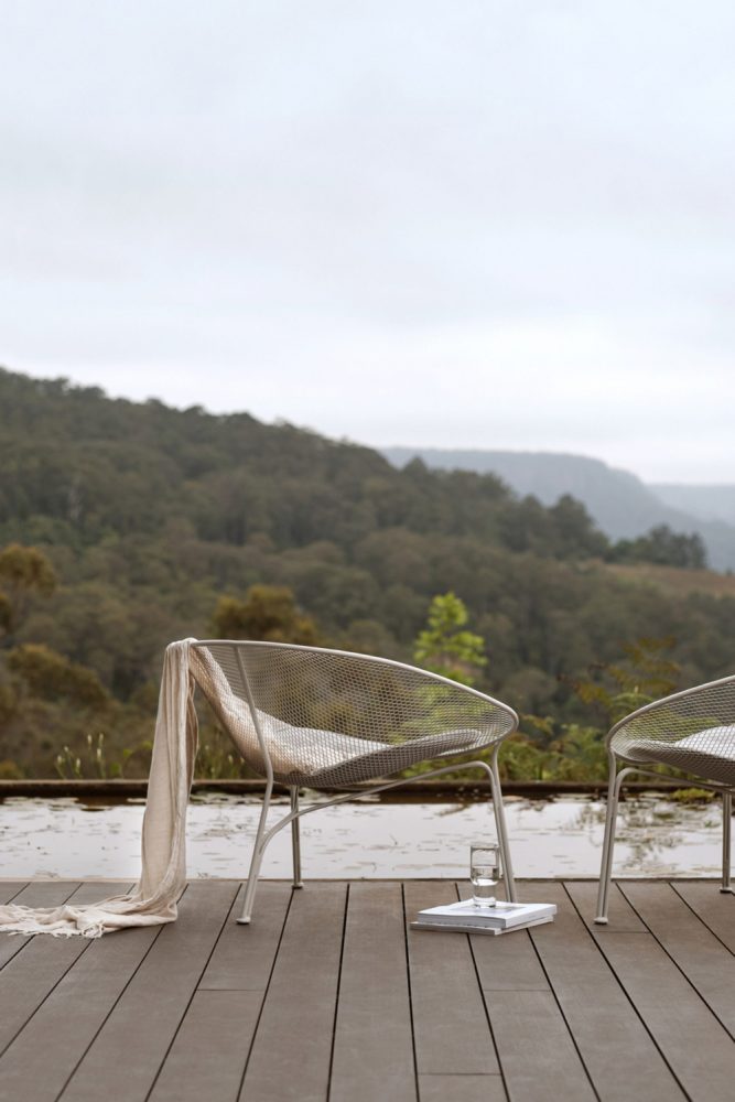 AMBIENTES | Luna Chair por el diseñador australiano Charles Wilson