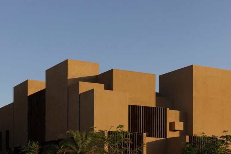 AMBIENTES | House of Courtyards por Studio VDGA
