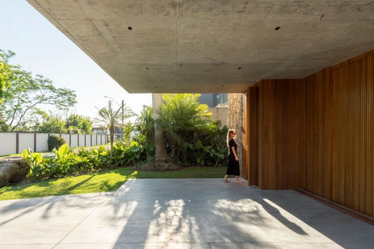 AMBIENTES | Casa Follia por el estudio brasileño Biazus Arquitetura